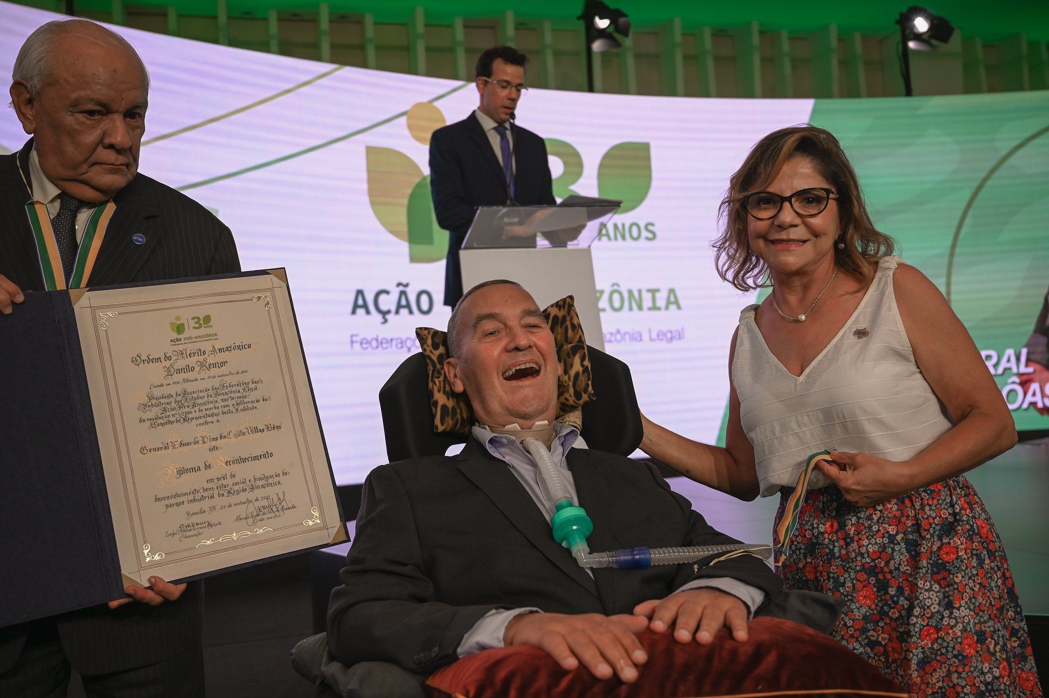 GENERAL VILLAS BÔAS RECEBE ORDEM DO MÉRITO AMAZÔNICO NOS 30 ANOS DA ...